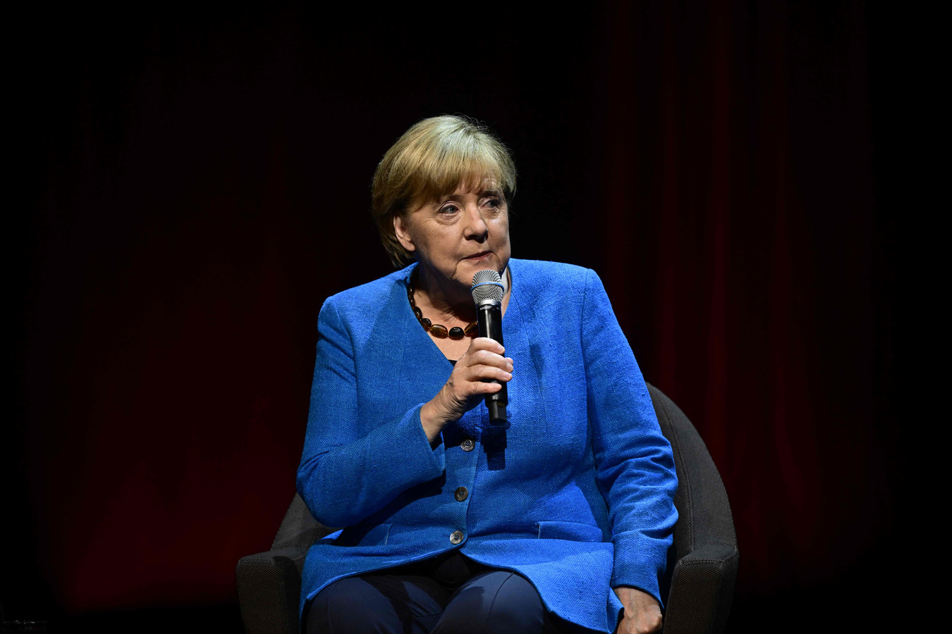 Angela Merkel vertelt over moment dat ze besefte dat Poetin gevaarlijk ...