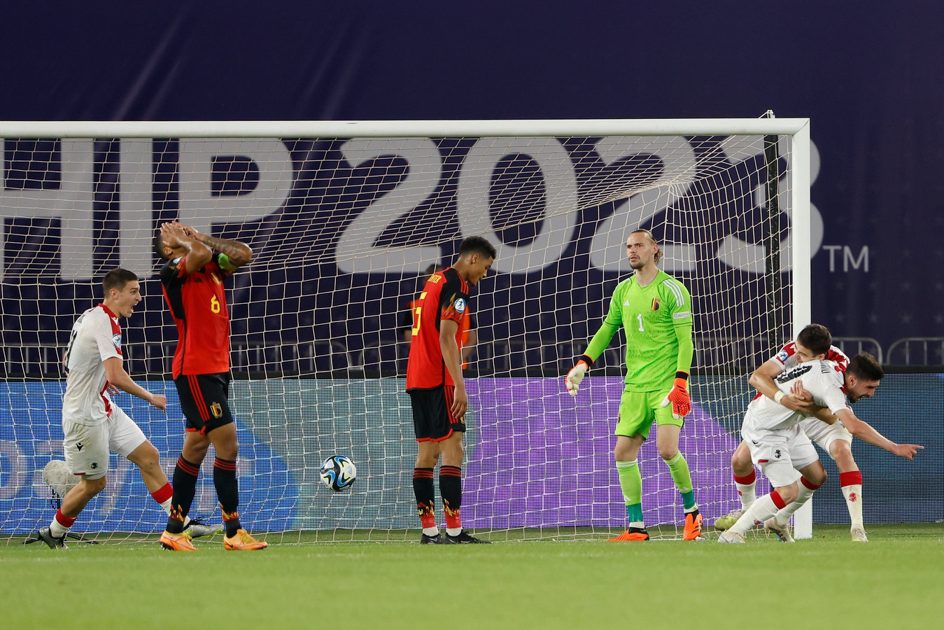 Les Diablotins déroulent puis craquent: partage au goût amer pour la ...