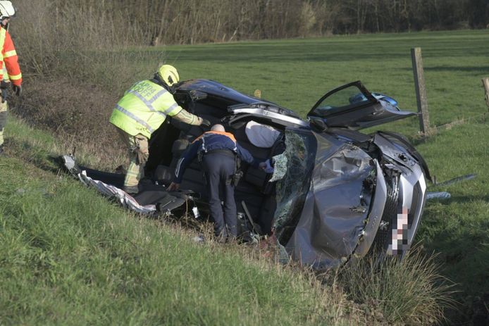 Vier mensen gewond bij aanrijding op E313 bij Ranst | Antwerpen | hln.be