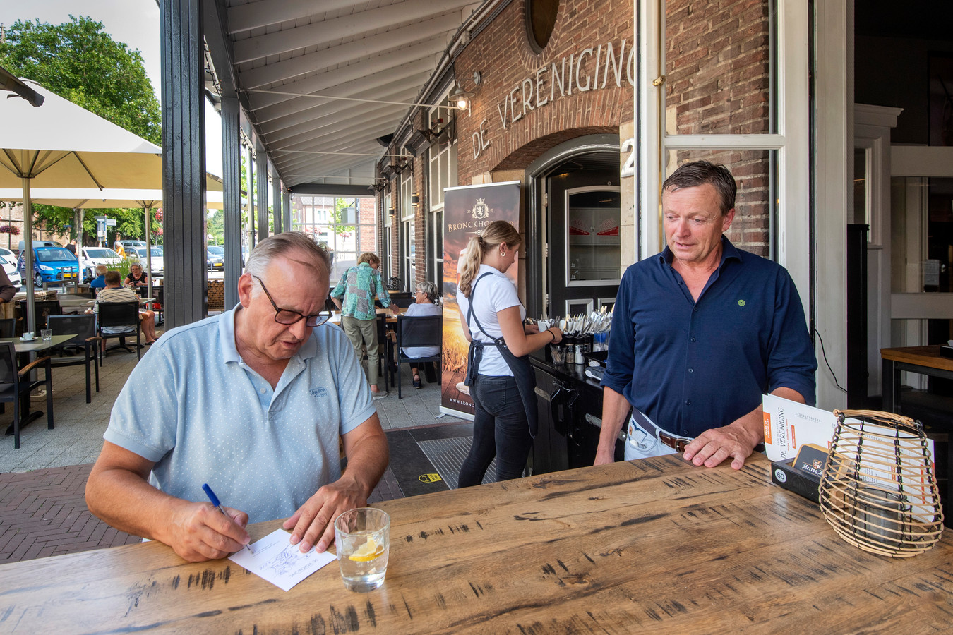 Vereniging Elst catert steeds vaker bij condoleances: ‘Tijd van koffie ...