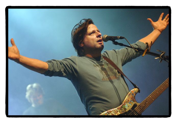 ‘Zing Mia Mee’: VRT herdenkt Luc De Vos met meezingmoment in Gent ...