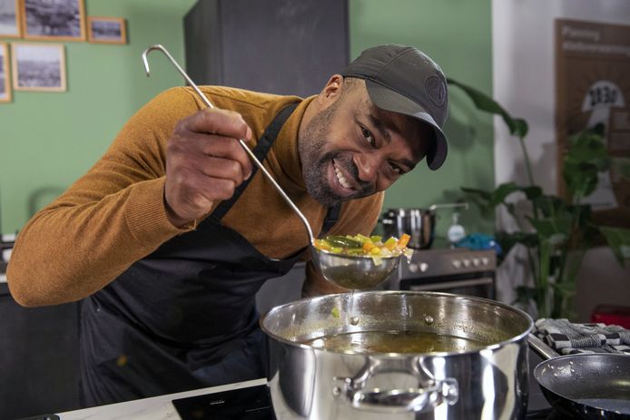 Chef-kok Ramon Beuk gooit niks weg: ‘Maak bouillons’ | Da's Handig | AD.nl