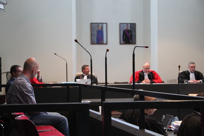 Kenneth (31) krijgt 25 jaar cel voor doodslag op stiefdochtertje Elly ...