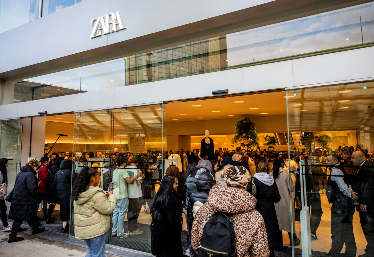 Bezoekers winkelen in gloednieuwe Zara: ‘Ik zei net tegen m’n zus: dit ...