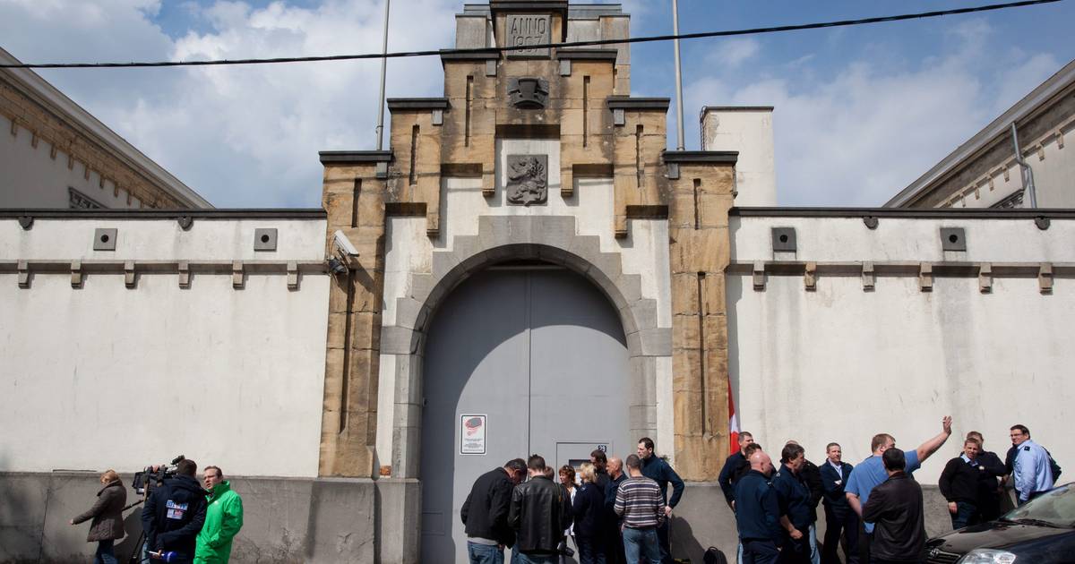 Les policiers n'assurent plus le travail des gardiens à la prison d ...