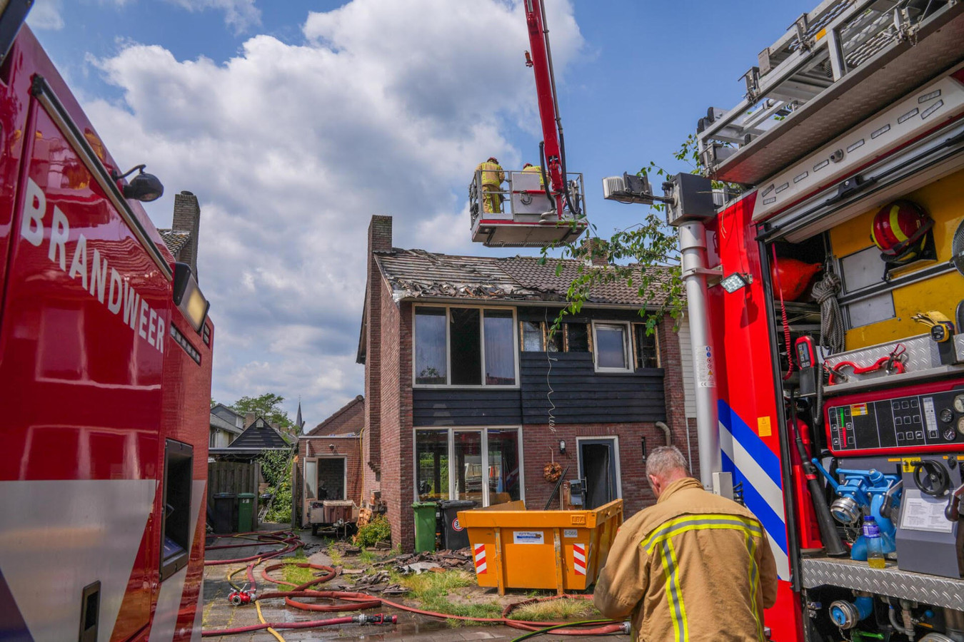 Enorme schade na woningbrand in Deurne, vermoedelijk ontstaan door werk ...