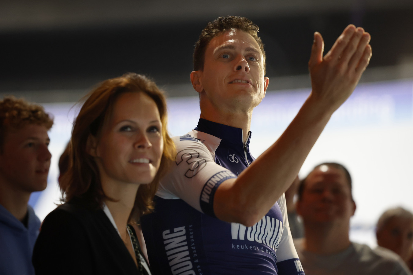 Niki Terpstra in Ahoy uitgezwaaid door publiek, bekijk hier de foto’s ...