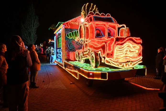 Voor het eerst in het donker en met licht, Sint Agatha slaat met ...