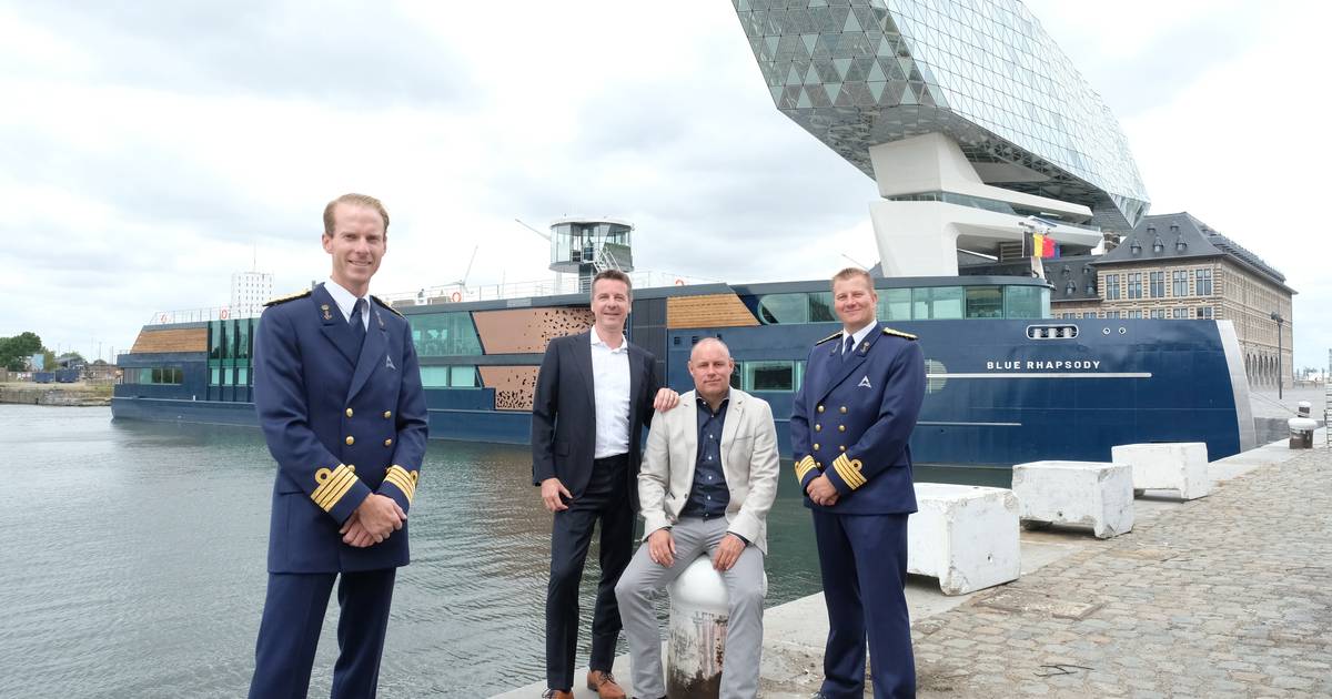 Futuristisch schip Blue Rhapsody meert aan in Antwerpen | Antwerpen ...