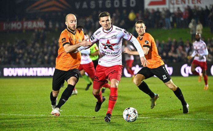 Zulte Waregem keert alles om in slotfase en stoot dankzij twee goals ...