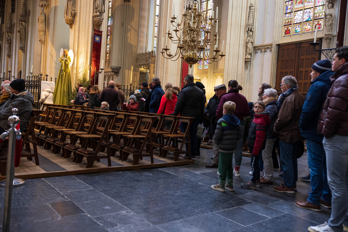 800 jaar geleden geboren in de Sint Jan: baby Jezus, midden tussen de ...