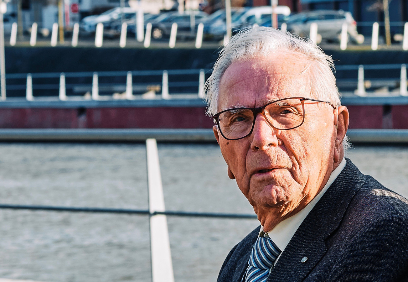 LEVENSVERHAAL. Roger Vandelanotte (102), die trakteerde op extra ...