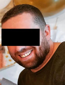 “Hopeloos op zoek naar seks”: wie is Benoit D. (35), de theatermaker die samen met Sven Pichal ...