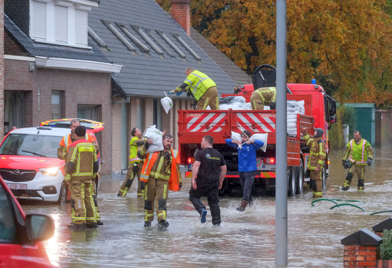 Bewoners aan de schoonmaak na overstro­ming: "Op een bepaald moment ...