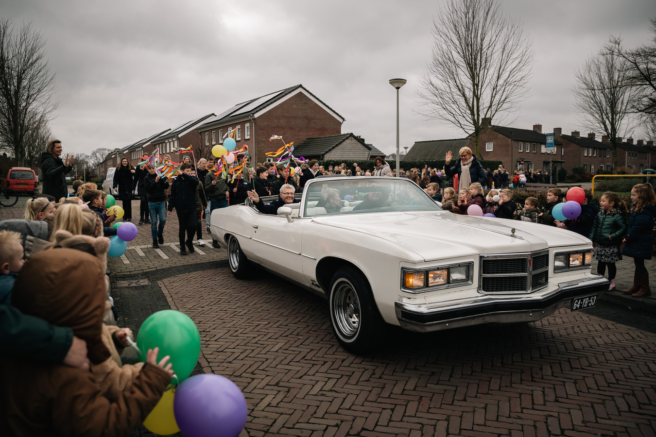 Erehaag op school voor gouden meneer Walter (79), de man die altijd ...