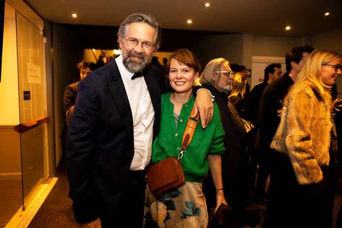 IN BEELD. Freya Van den Bossche brengt vriendin Eva mee naar opening ...