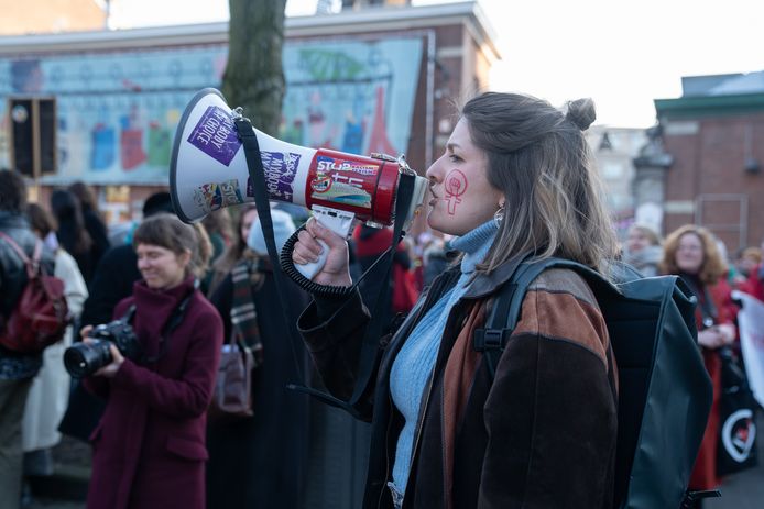 Mars voor meer vrouwenrechten en tegen seksisme in stadscentrum: “Een ...