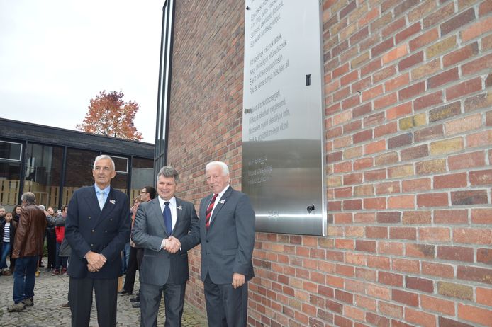 Gedenkteken voor 10 jaar vriendschap met Hongaarse Deszk | Ninove | hln.be