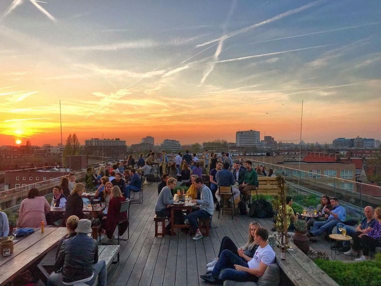 13 Amsterdamse dakterrassen waar je nog één keer van de zon kunt genieten