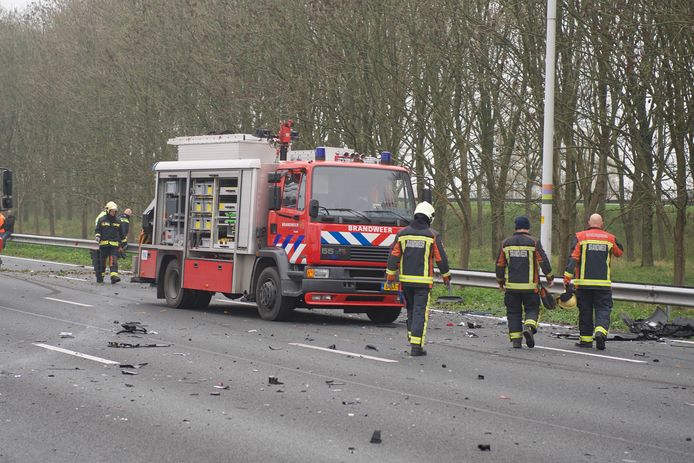 In beeld: zo zag de chaos eruit na spookrijder-ongeval op A12 | Chaos na heftig ongeval met ...