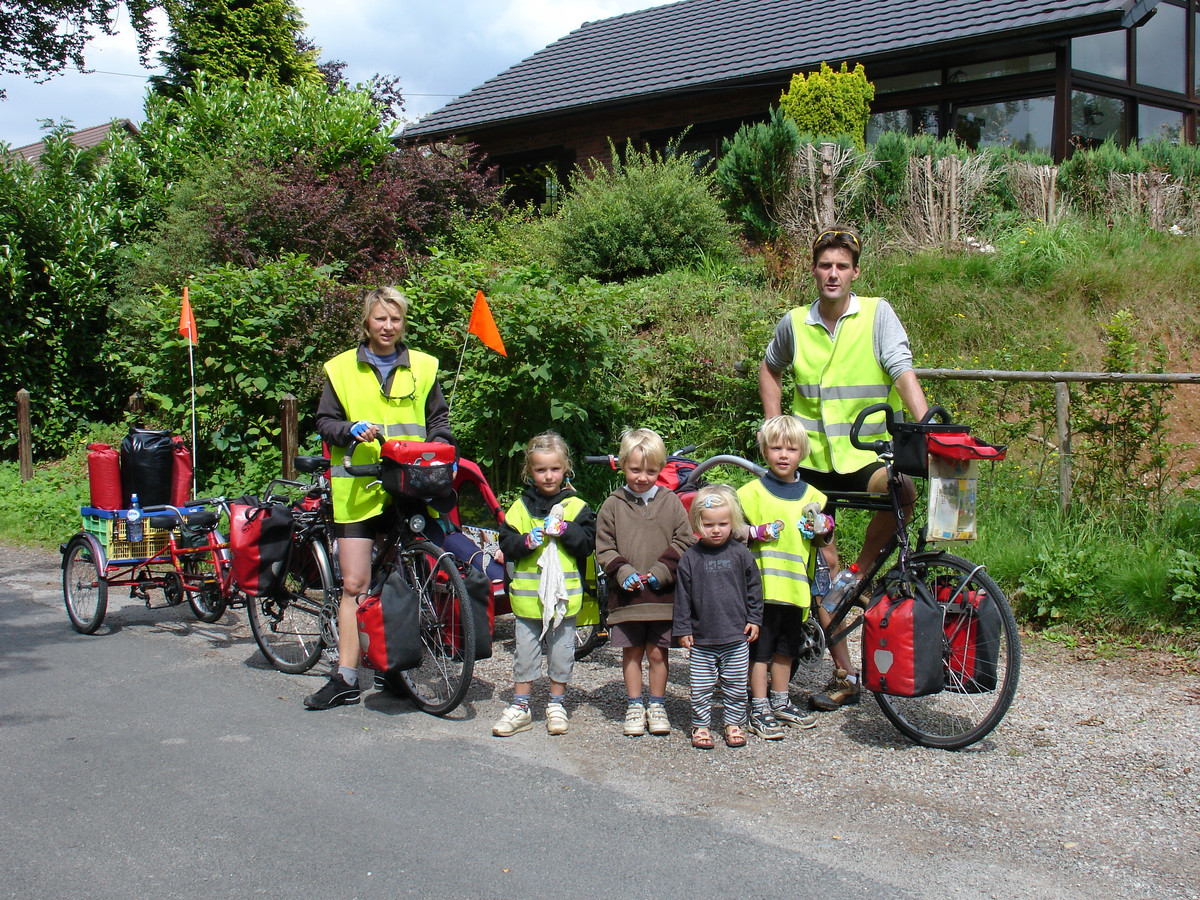INTERVIEW. Dit zijn de ouders van Dries en Kaat uit ‘Kamp Waes’: “Toen ...