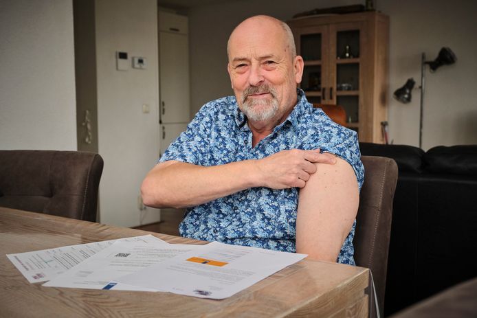 Tjalling (65) kreeg het voor elkaar, maar voor zijn eerste prik moest ...