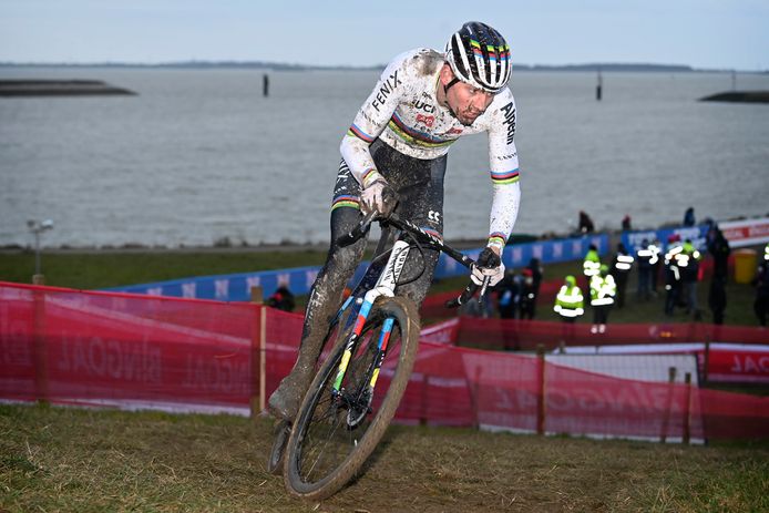 ‘Feest door WK veldrijden is in Hulst nog groter dan in Perkpolder’ | Hulst | pzc.nl
