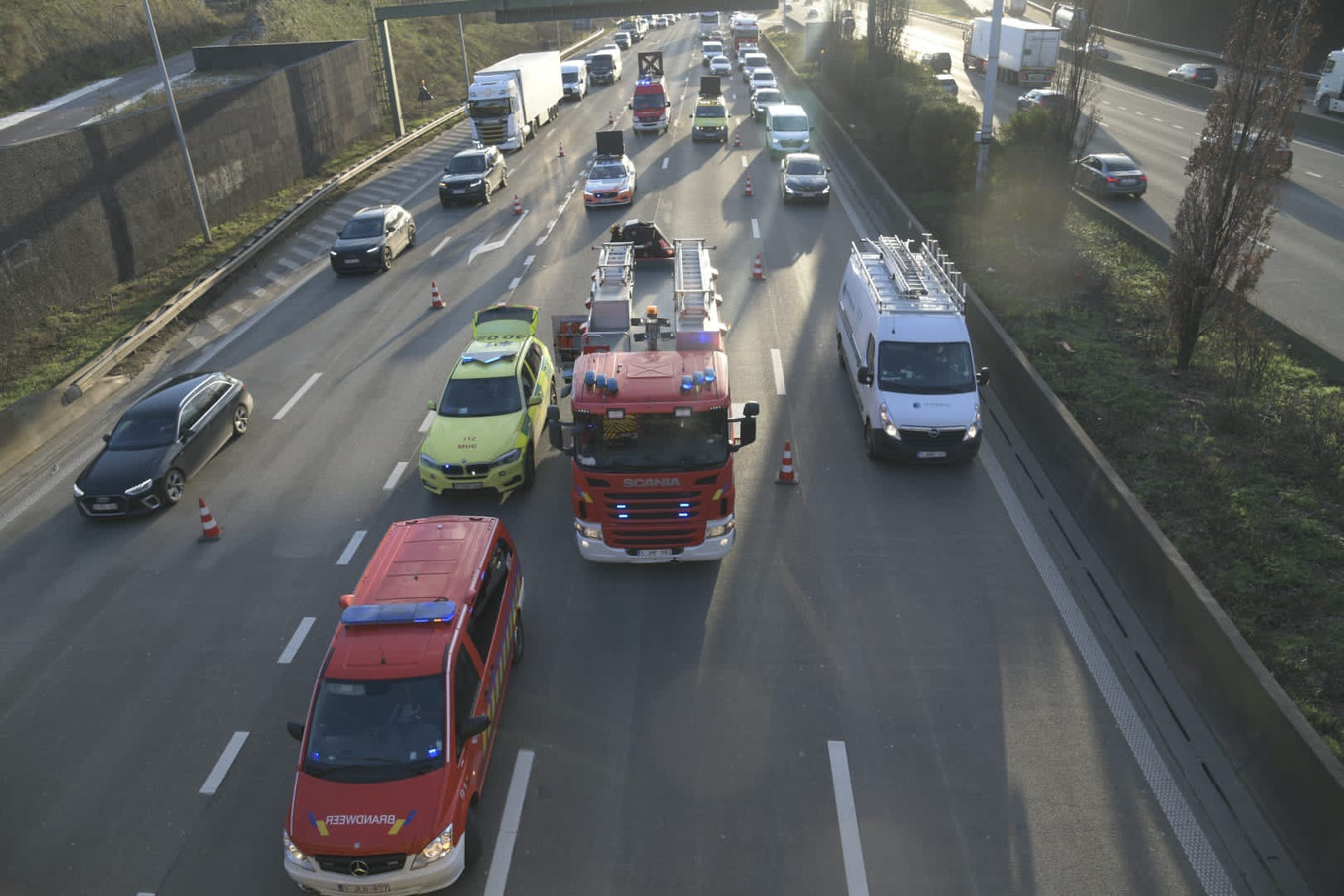 Weg weer vrij na ongeval op Antwerpse Ring richting Nederland ter ...