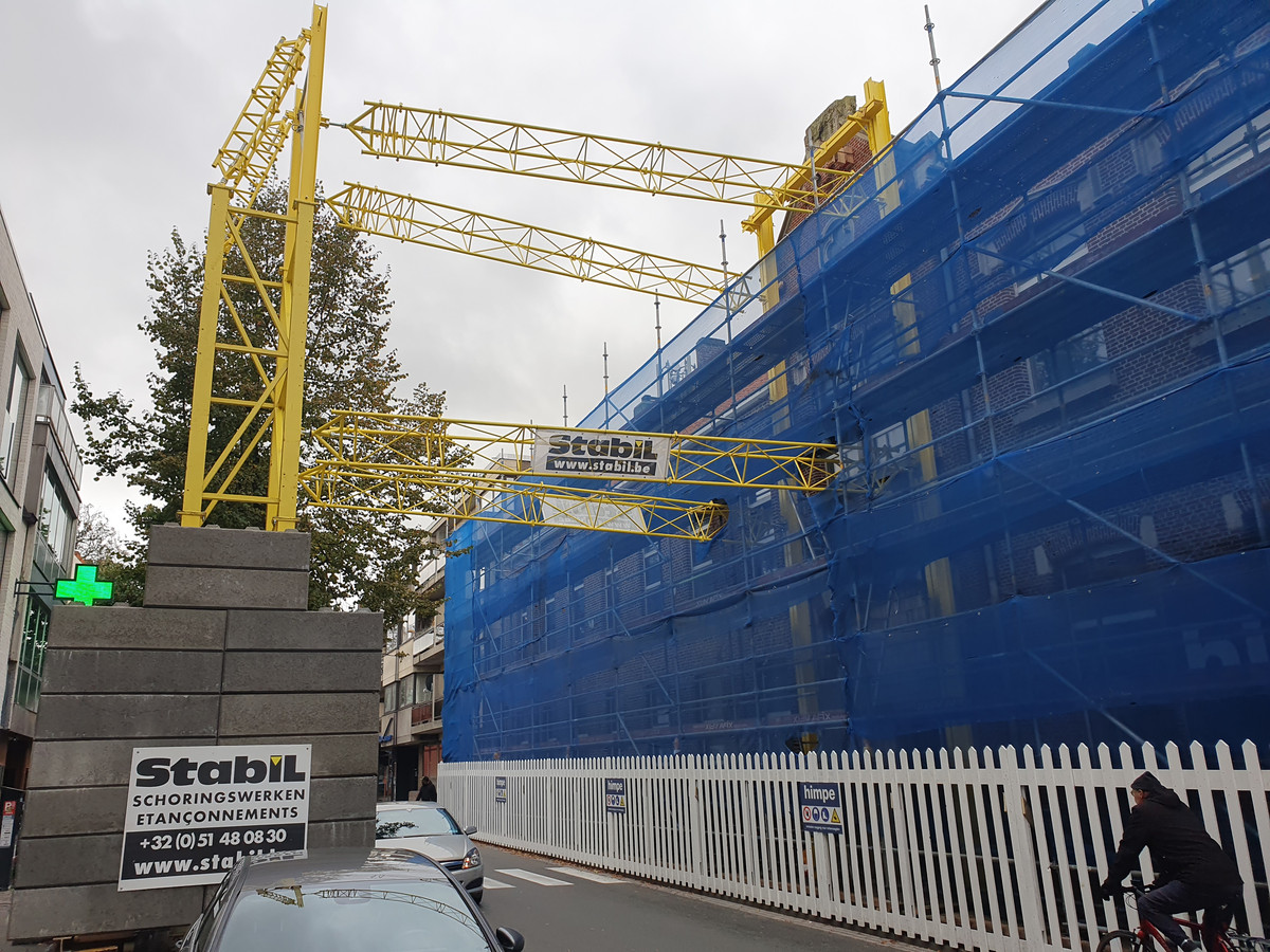 ‘Brug’ over Stationsstraat zorgt dat verkeer mogelijk blijft bij ...