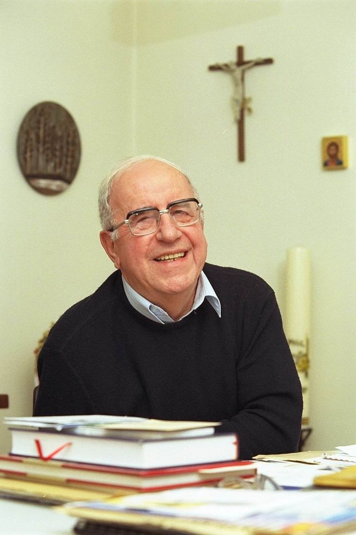 Parochie Kontich-Kazerne herdenkt pater Phil Bosmans. Vooral gekend van ...