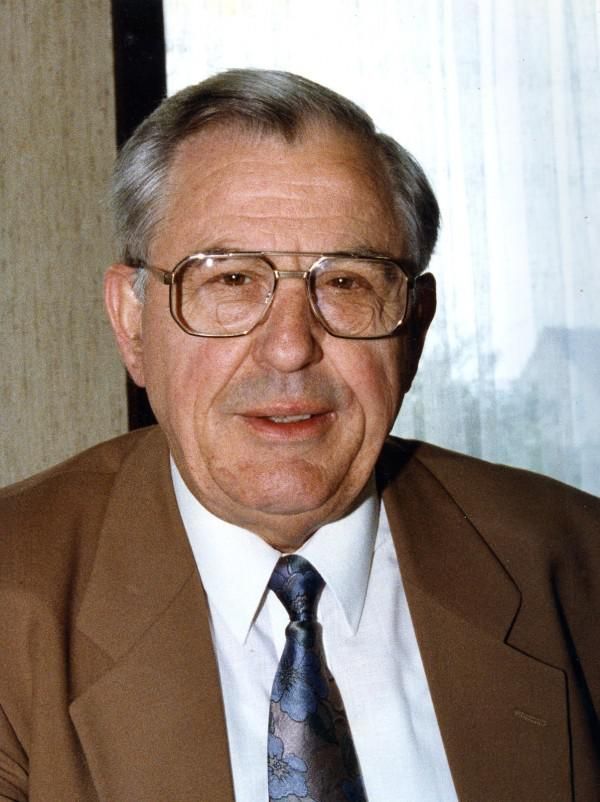 Oud-politicus Marcel Decoster op 91-jarige leeftijd overleden | Diksmuide | hln.be