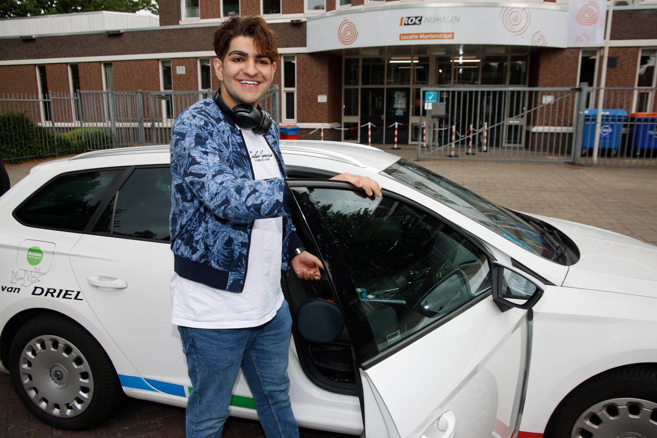 Vluchteling Faraz werd tijdens zijn examens naar een hotel bij Schiphol ...