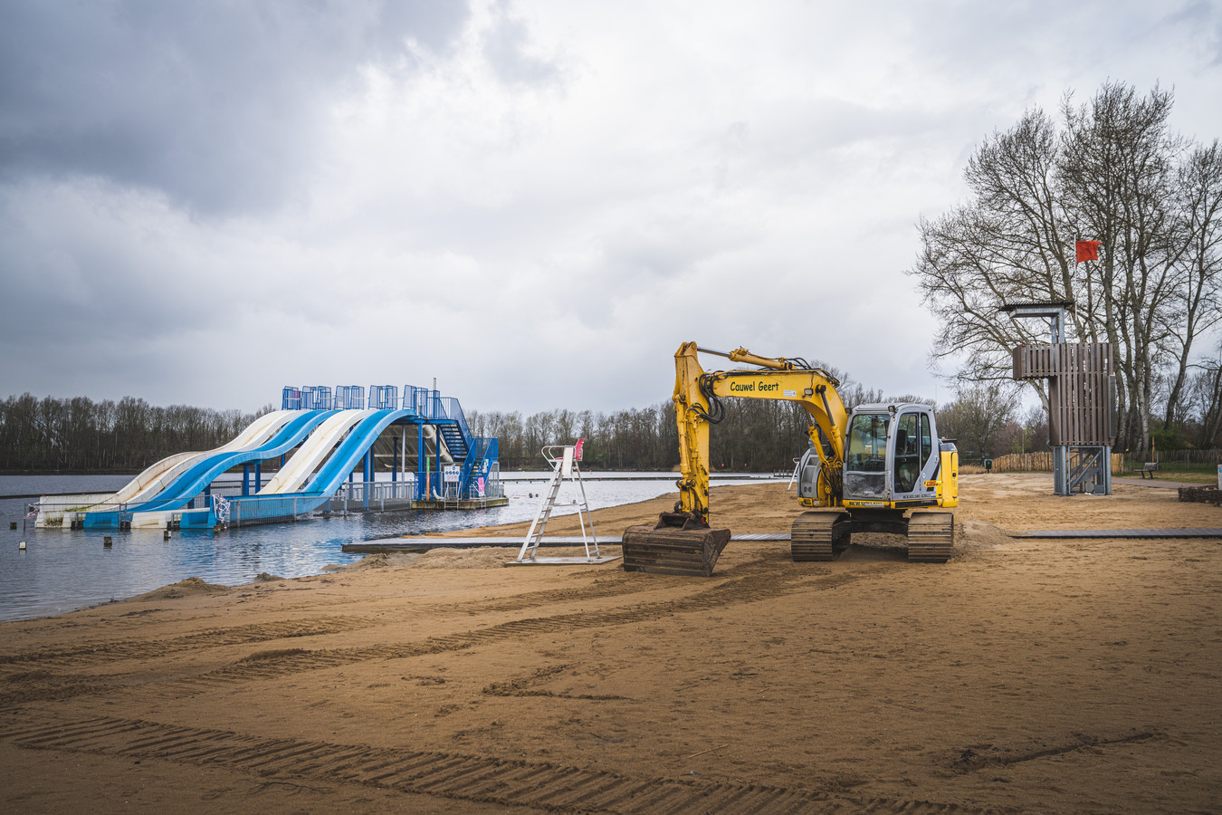 Werken aan Blaarmeersenstrand gestart, tegen 1 mei staat er een hek ...