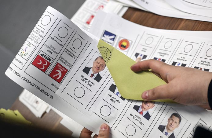 Eerste Turken in buitenland kunnen stem uitbrengen voor ...
