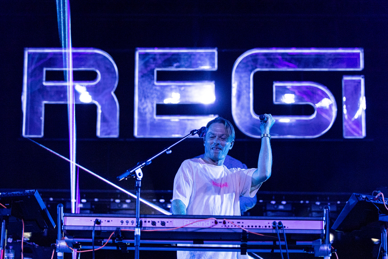 Hoeveel verdient Regi? De centen achter de hardwerkendste DJ van ...