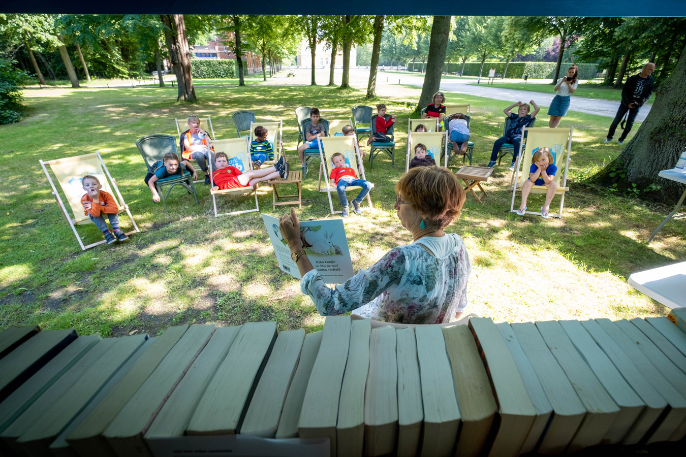 Bibliotheek opent ‘parkbib’ aan kasteel d’Ursel: “Kom coronaproof lezen ...