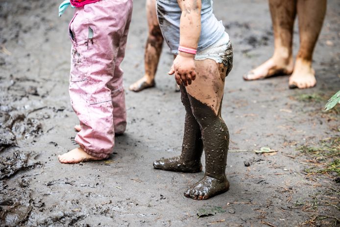 IN BEELD. Tweede editie van Modderdag is groot succes: “Er was zelfs een ‘beauty salon’ aanwezig ...