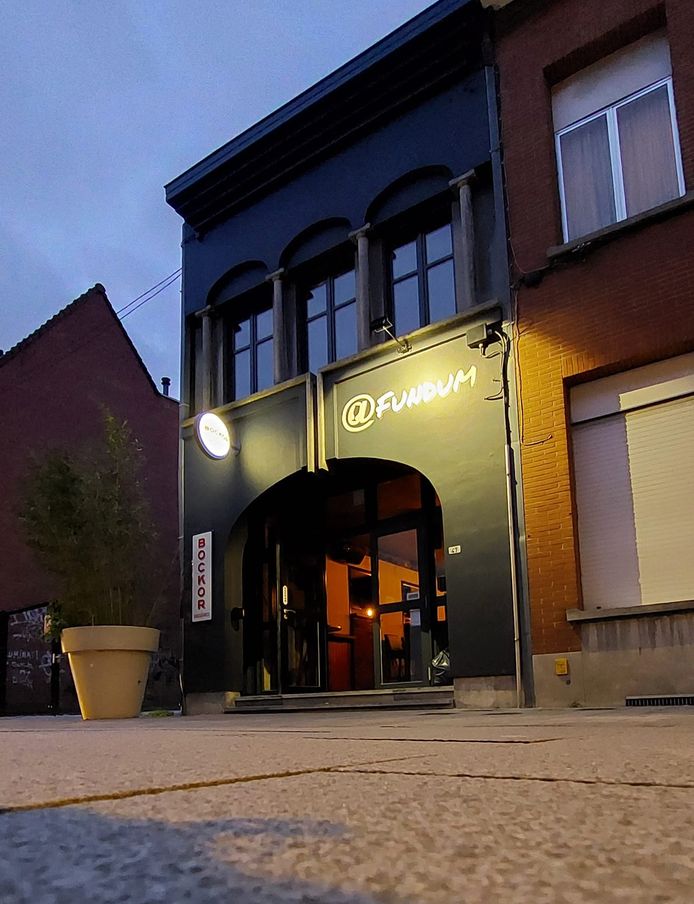 Sun (35) en Evelyn (41) openen alternatief rockcafé @Fundum: “Uniek in ...