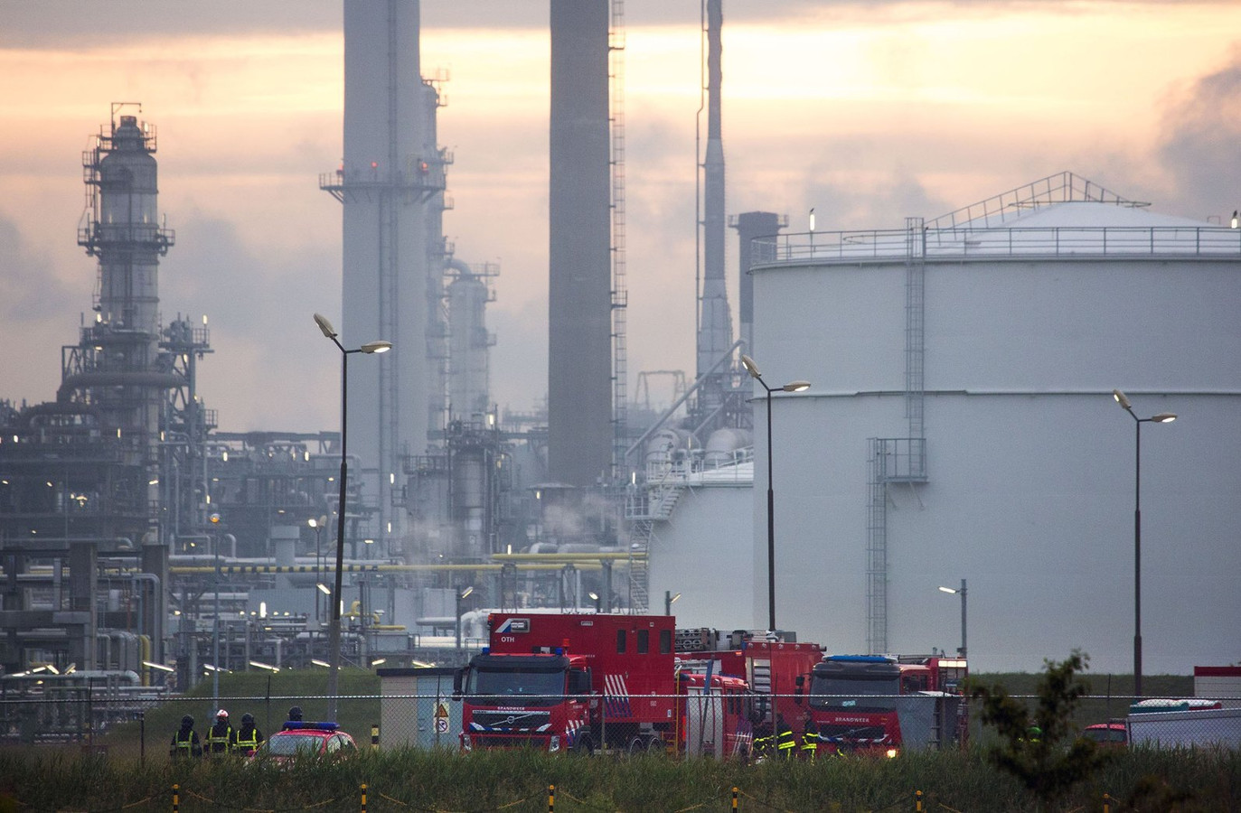 Explosie en brand Shell Moerdijk: wat gebeurde er? | Foto | hln.be