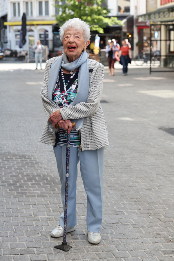 Actrice Alice Toen viert 99ste verjaardag: “Ik wil sterven op het ...