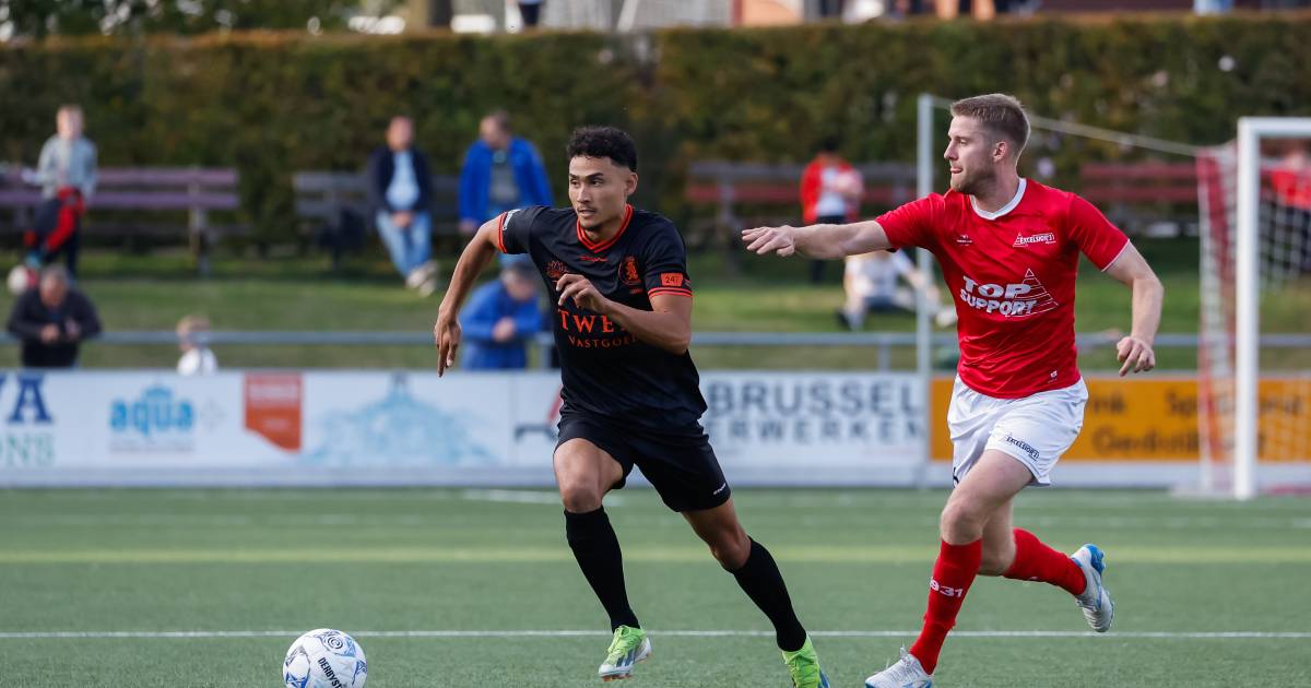 Hypermobiele Raymond Huizing steekt bij Sparta Nijkerk zijn armen ...