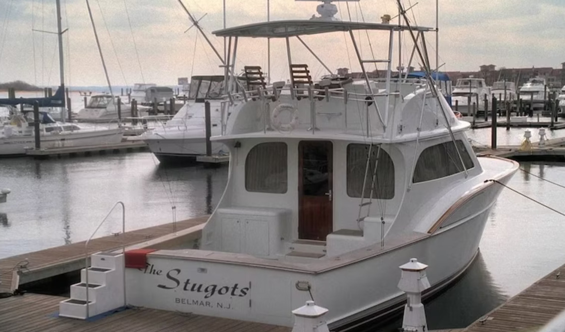 BINNENKIJKEN. Het jacht van Tony Soprano kopen? Dat kan voor een kleine ...