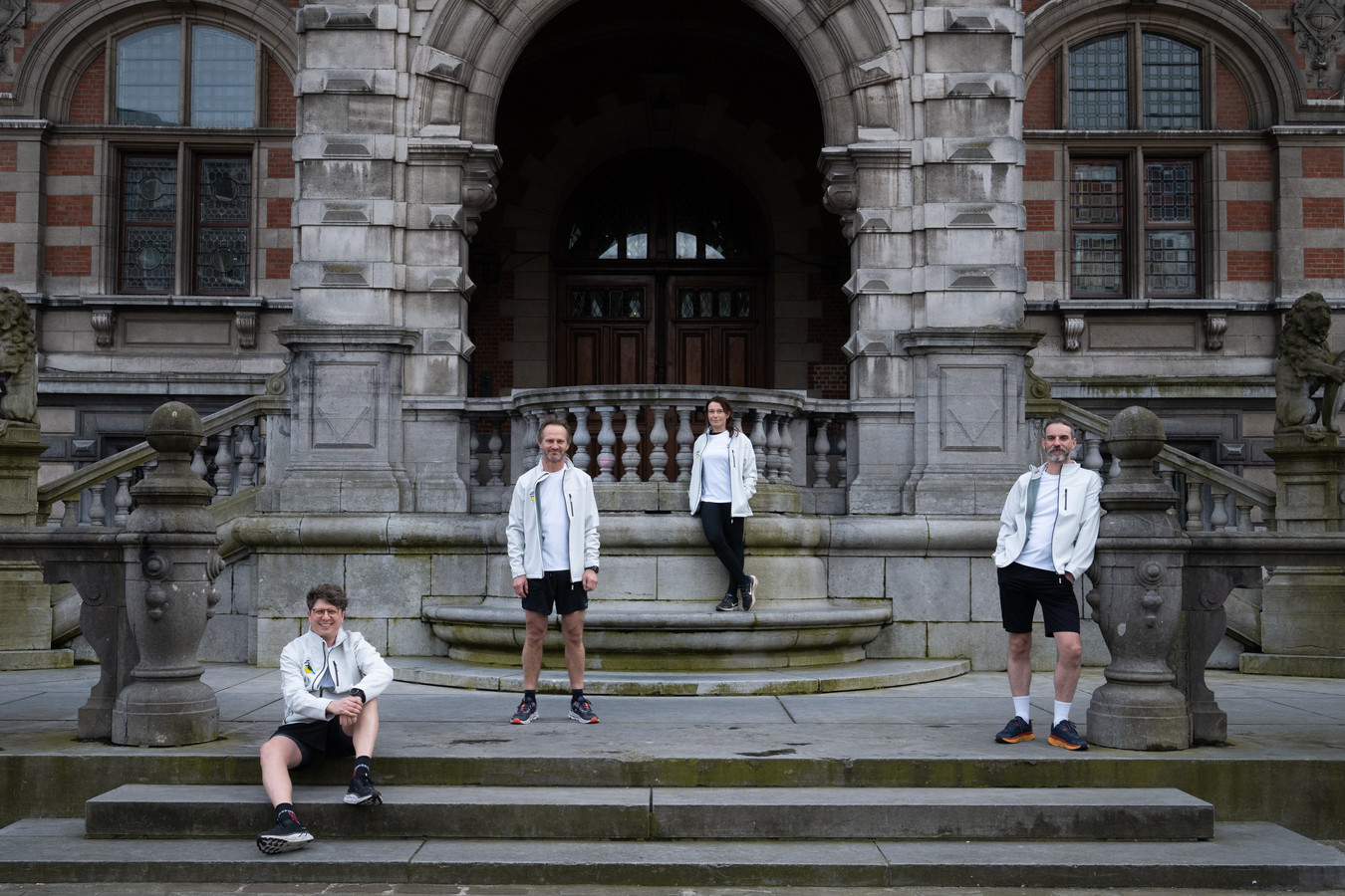 Partner van overleden Stephanie Van Houtven loopt met vrienden 100 km ...