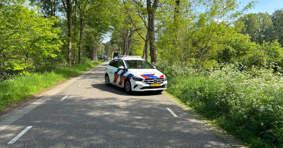 Wielrenner en motorrijdster botsen op elkaar tussen Warnsveld en Lochem ...