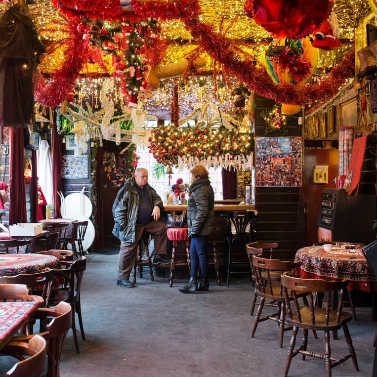 Iconisch café Ruk & Pluk staat op omvallen: ‘Al die steun, ik kan wel ...