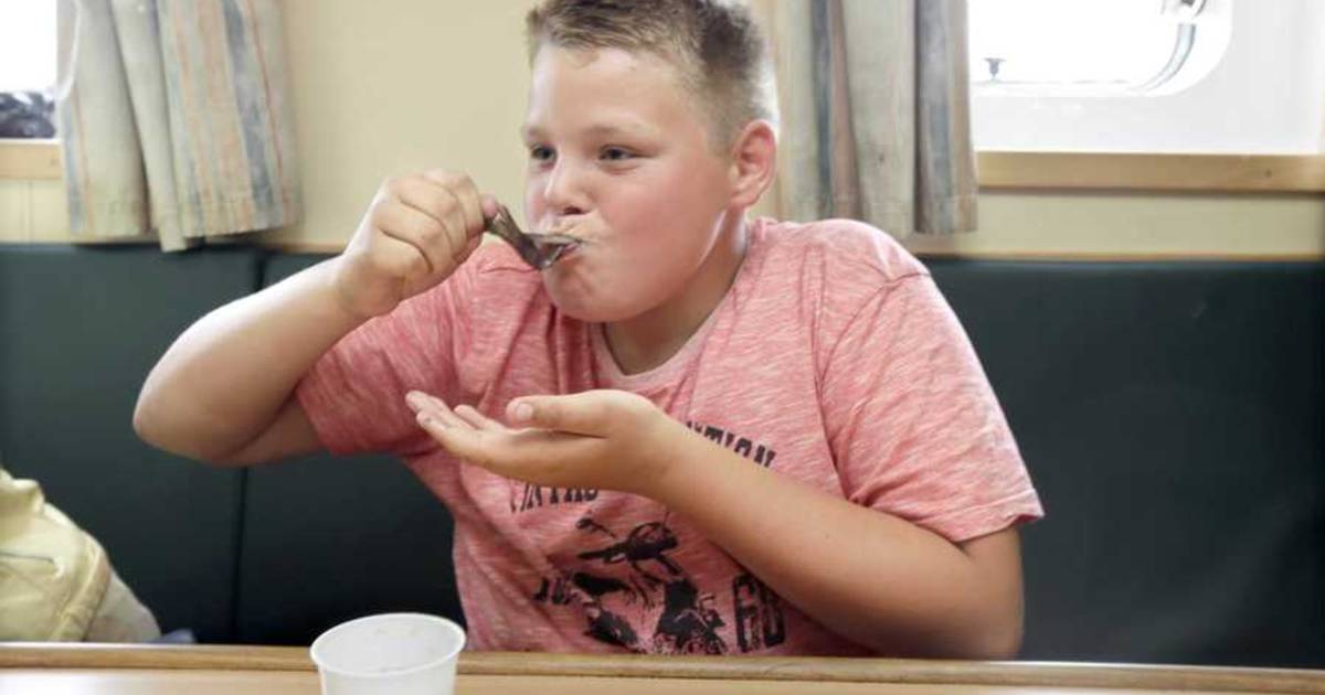 Eerste vaatje haring brengt 66.500 euro op | Binnenland | AD.nl