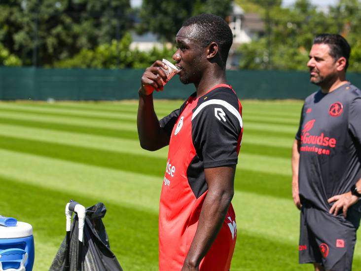 Hoe de verbannen Luc Smits alsnog aan de touwtjes trekt in het ...