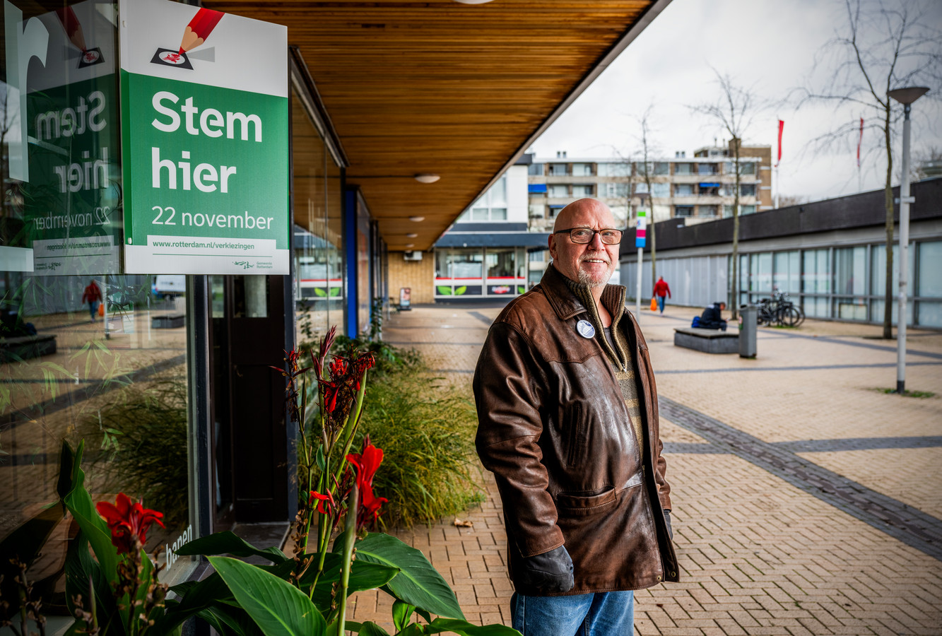 Duizenden kritische Nederlanders controleren stembureaus: ‘Zelf maar ...