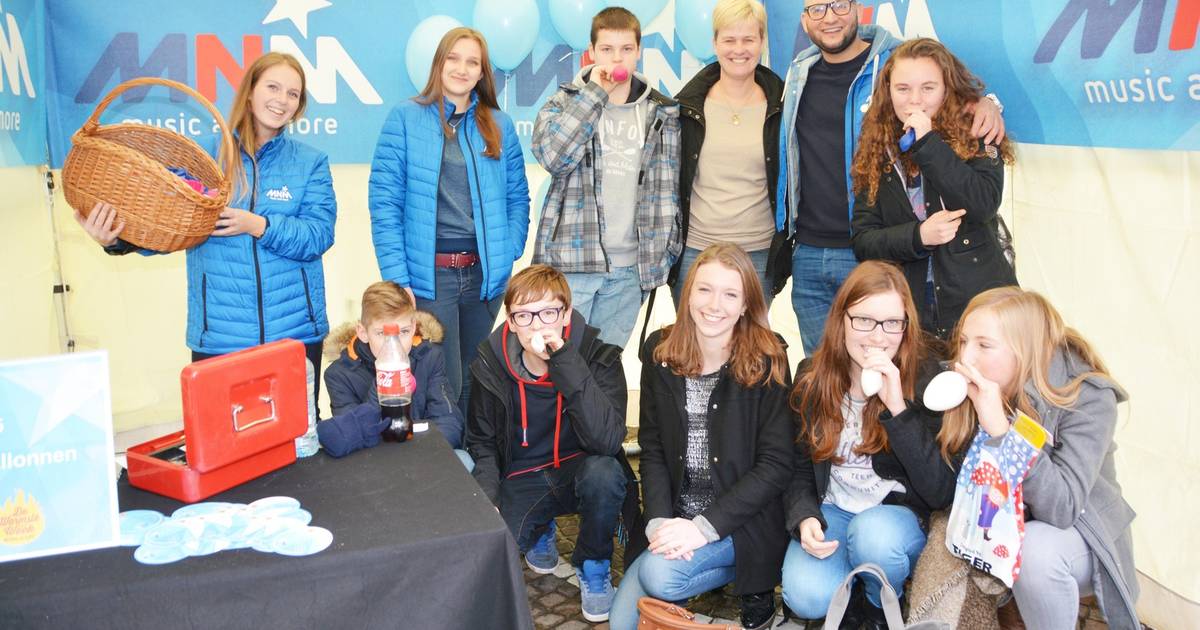 MNM-dj Brahim laat virtuele ballonnen op | Roeselare | hln.be