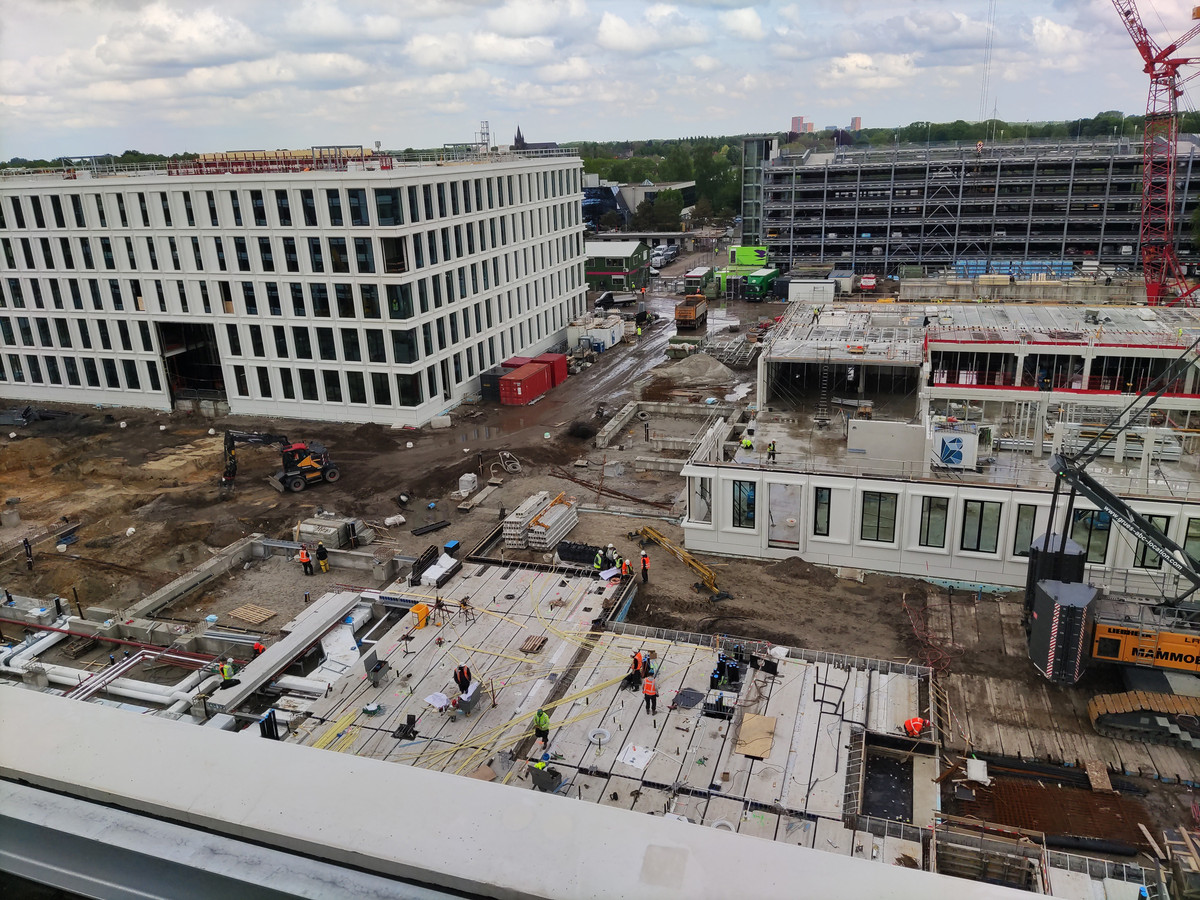 ASML bouwt volop door in Veldhoven, maar kijkt ook elders rond | Foto ...